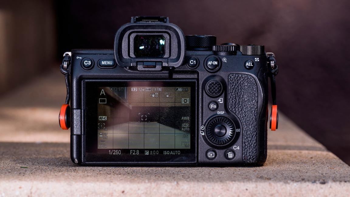 So sánh Sony A7S III Với A7R V - 2 Chiếc Máy Ảnh Đầy Sức Mạnh