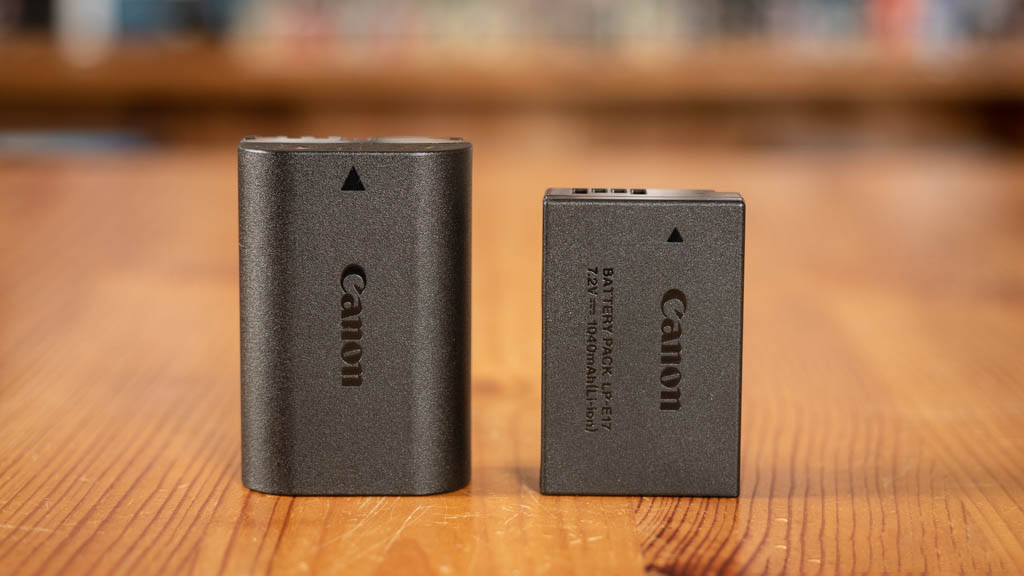 Canon EOS R8 Vs EOS R6 II: Lớn Hơn Liệu Có Tốt Hơn?