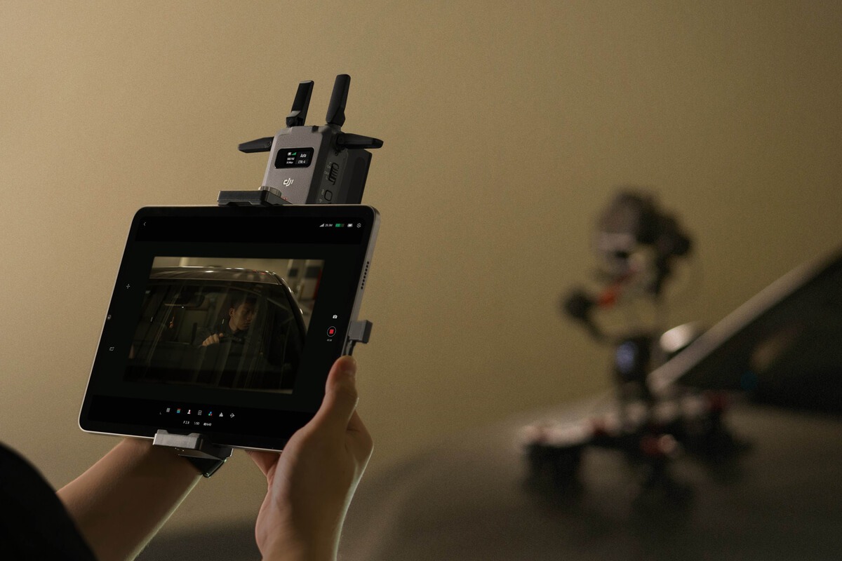 DJI SDR Transmission Tablet Holder Kit Giá Tốt Tại TokyoCamera