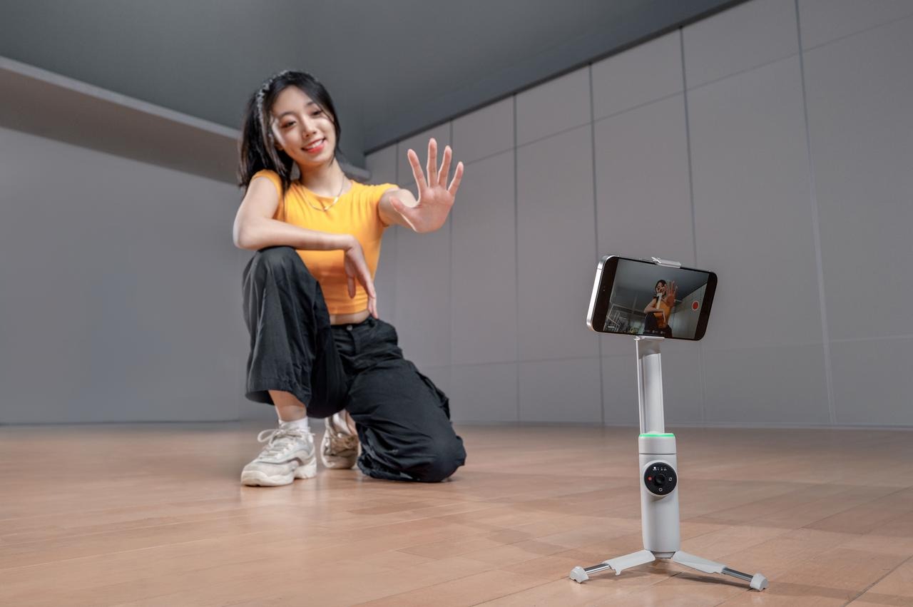 Insta360 FLow Pro Vs Flow - Gimbal Điện Thoại Thông Minh Nhất?