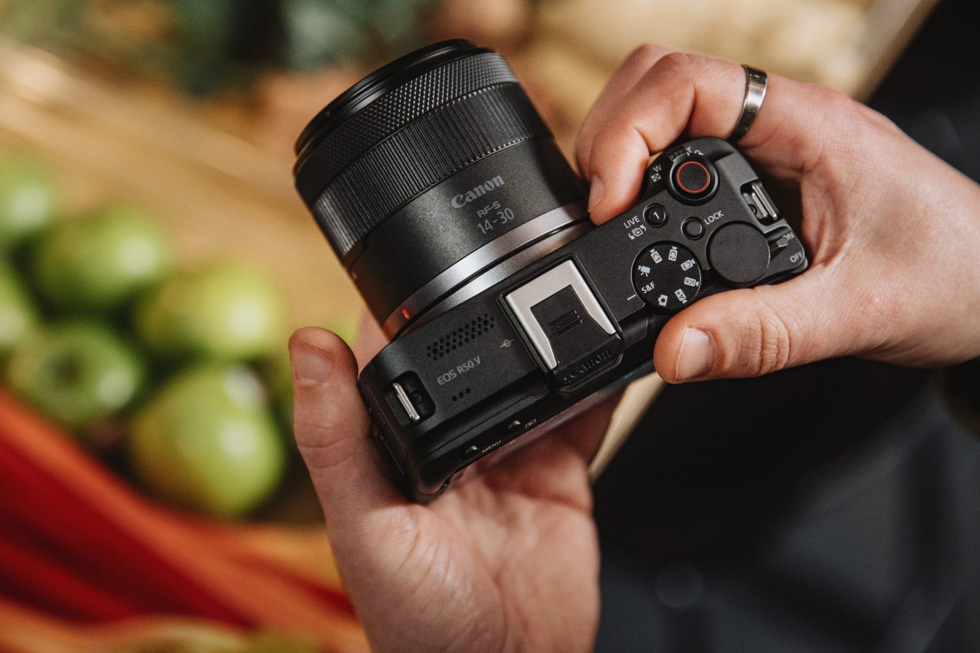 Canon EOS R50 V + Lens 14-30mm f/4-6.3 (White) TokyoCamera